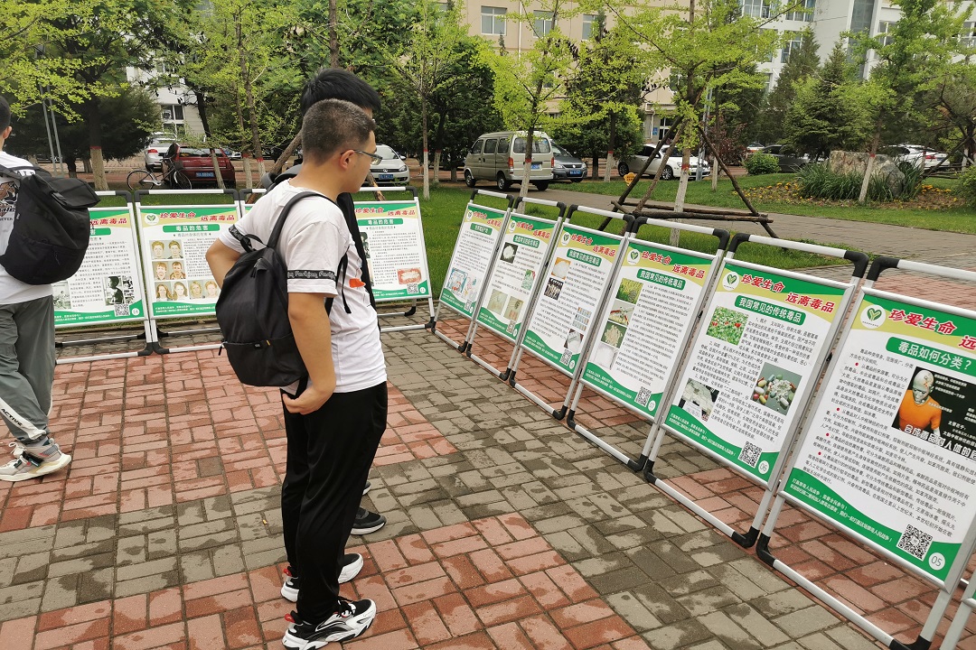 校工会、校团委、保卫处三部门党支部联合开展“我是共产党员·我帮你”禁毒宣传活动 内蒙古工业大学